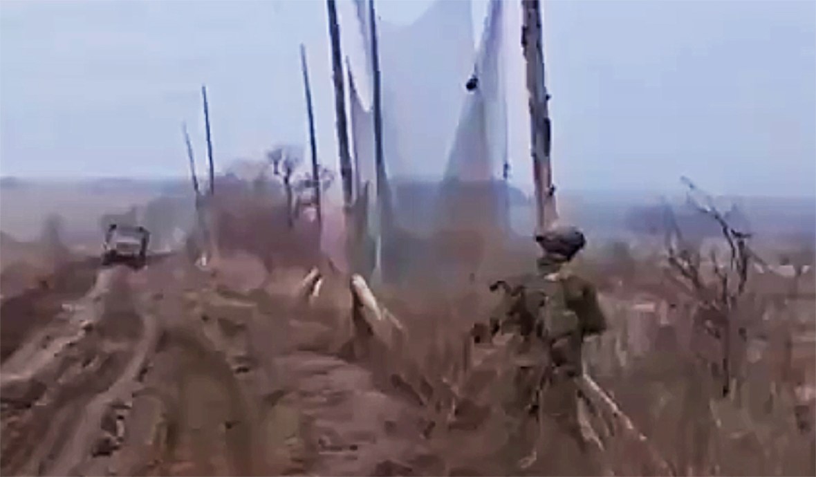 Russians Erect Mesh Net ‘Tunnel’ Over A Mile Long To Counter Ukrainian ...