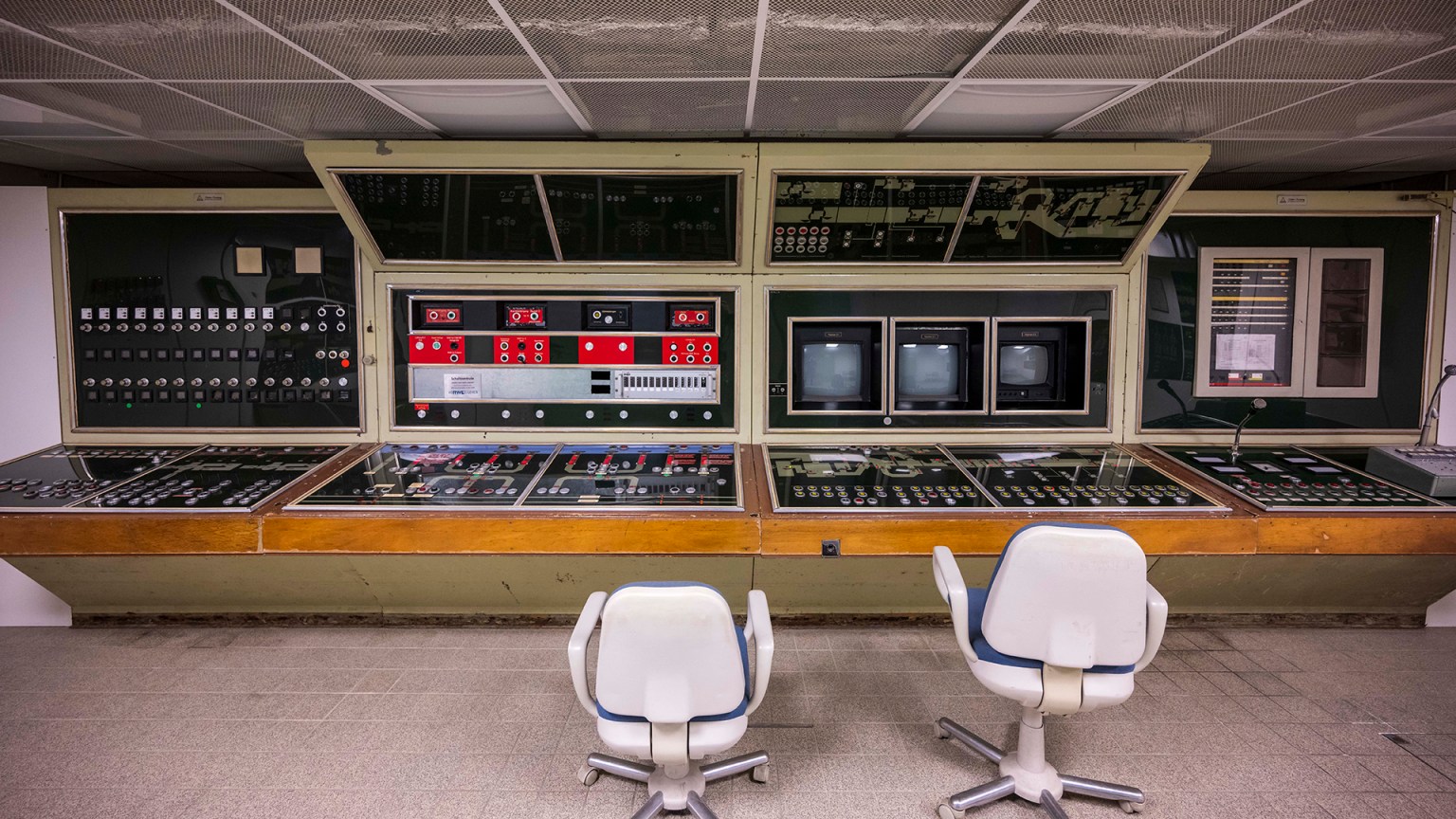Guy Built This Fully-Crewed Tank Simulator That Uses Empty Soda Bottles ...