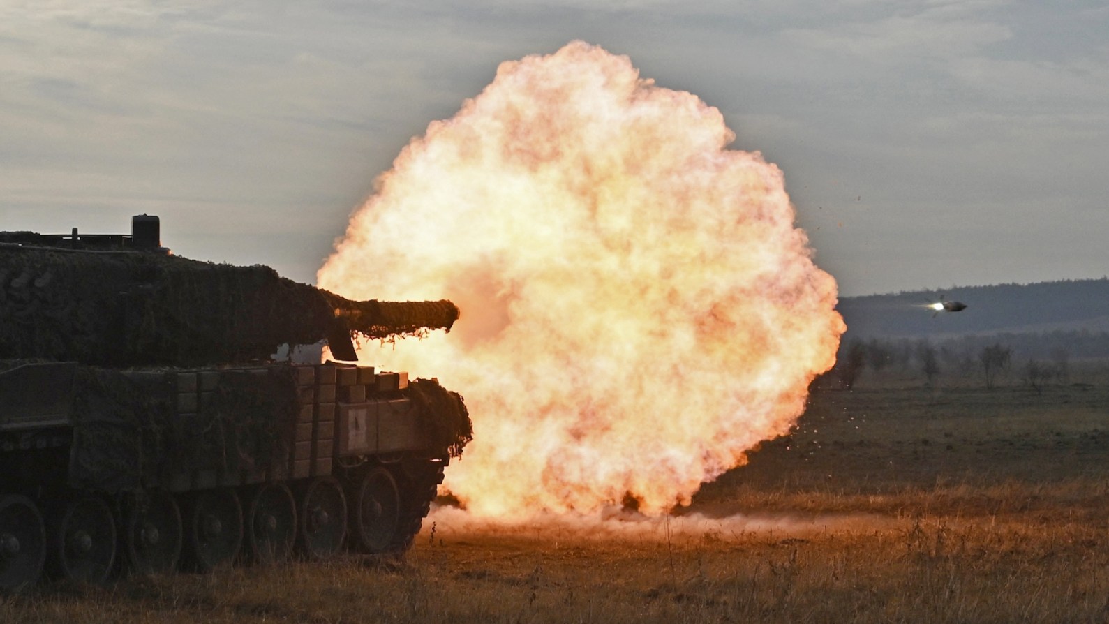 France Tests Huge 140mm Tank Gun As It Pushes Ahead With Germany On A ...