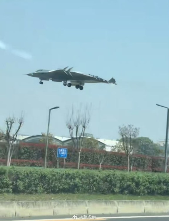 China’s J-36 Tailless Fighter Zips Over Road On Landing Giving Us Our ...