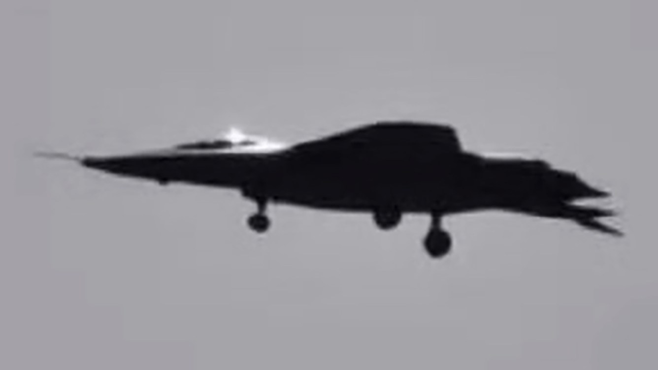 New Version Of Chinese PL-15 Air-To-Air Missile Tailored For Stealth ...