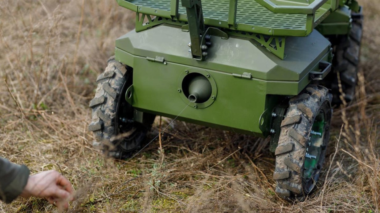 Ukraine's New AK-M16 Mashup Rifle Is Symbolic of the Country's Morphing ...