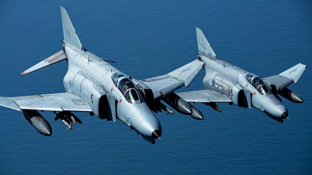 F-4 Phantoms Sought By Private Space Launch Company Starfighters ...