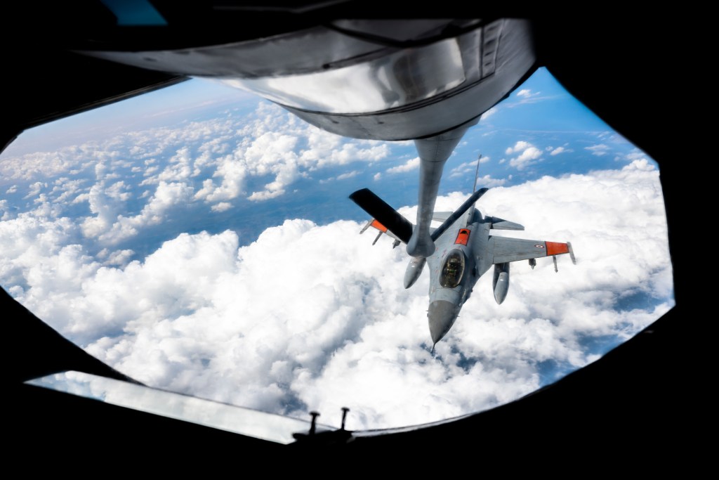 Egypt Finally Cleared To Buy AIM-120 AMRAAMs