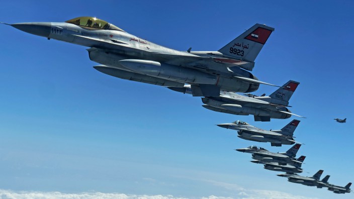 Egypt Finally Cleared To Buy AIM-120 AMRAAMs