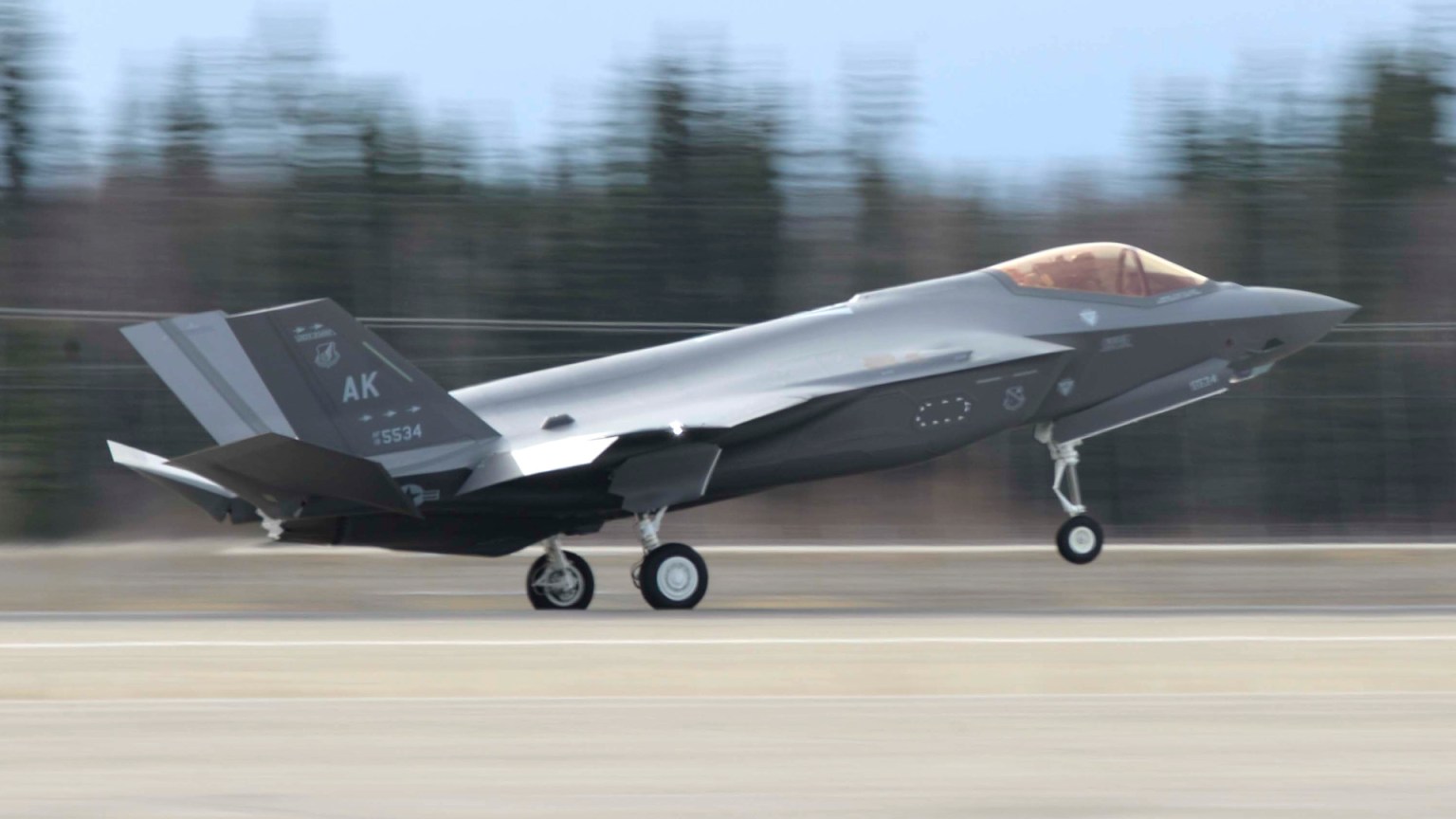 Dramatic F-35 Crash At Alaskan Air Base Caused By Iced-Up Landing Gear