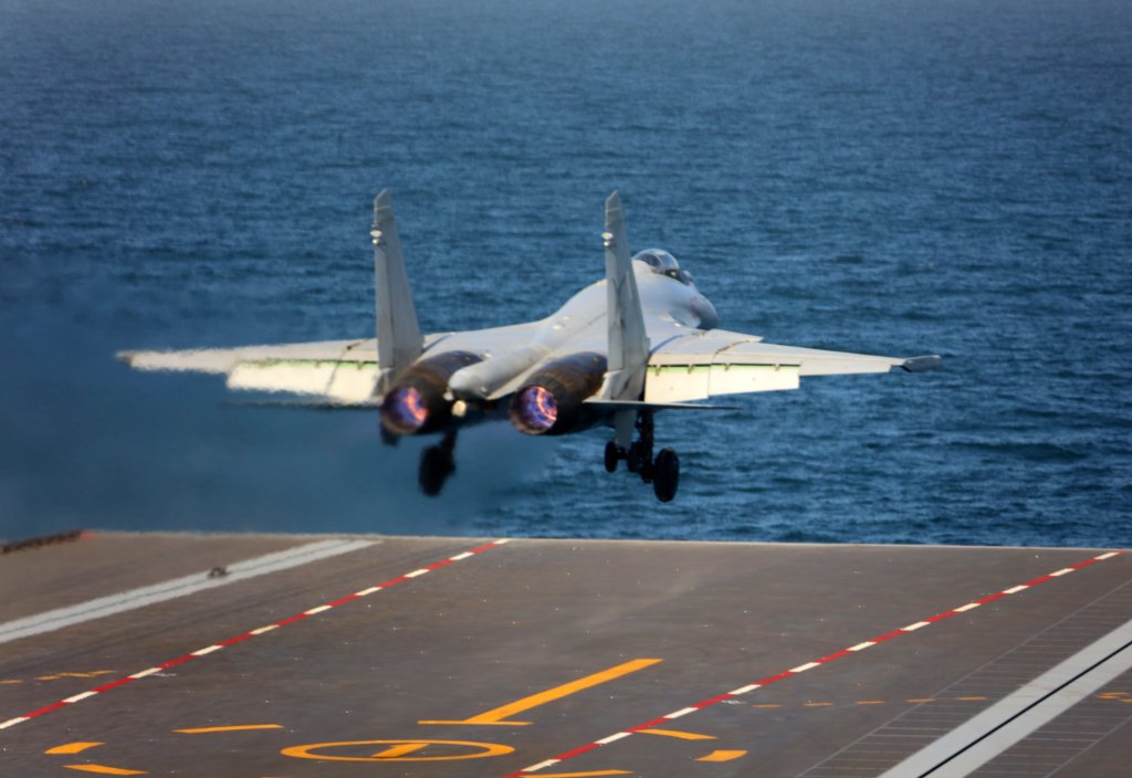 New Chinese carrier catapult launches & traps SU-35 & E-2 types ...