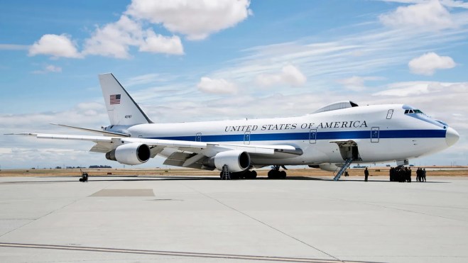 Rare 'Naked' E-4B ‘Doomsday Plane’ Spotted Flying In Texas