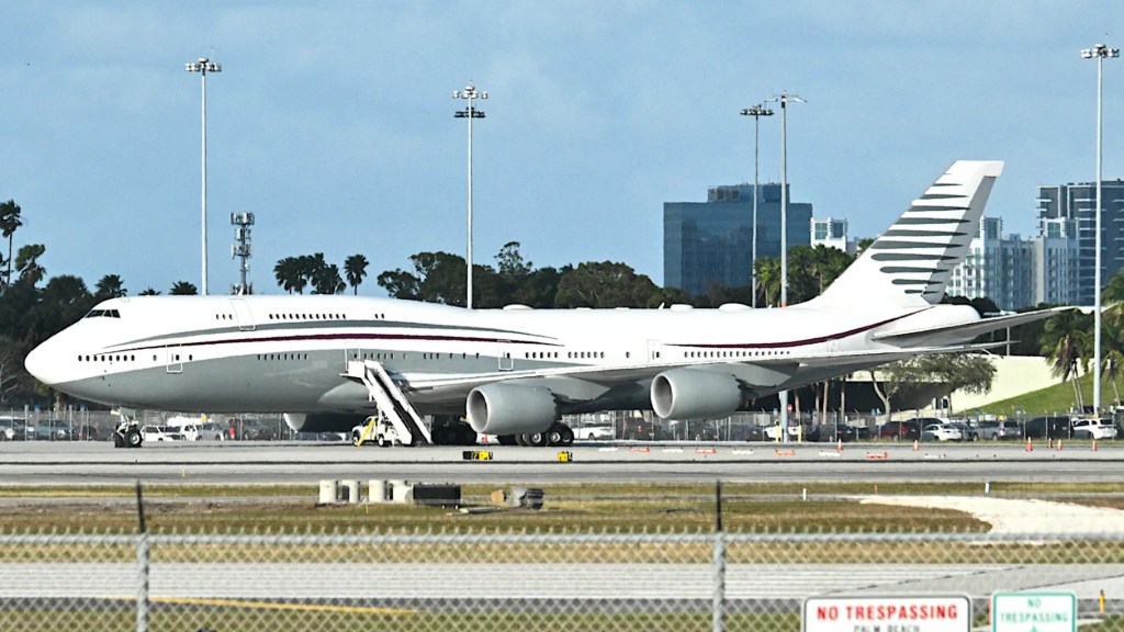 USAF Buying Lufthansa 747s To Serve As Future Air Force One Trainers ...