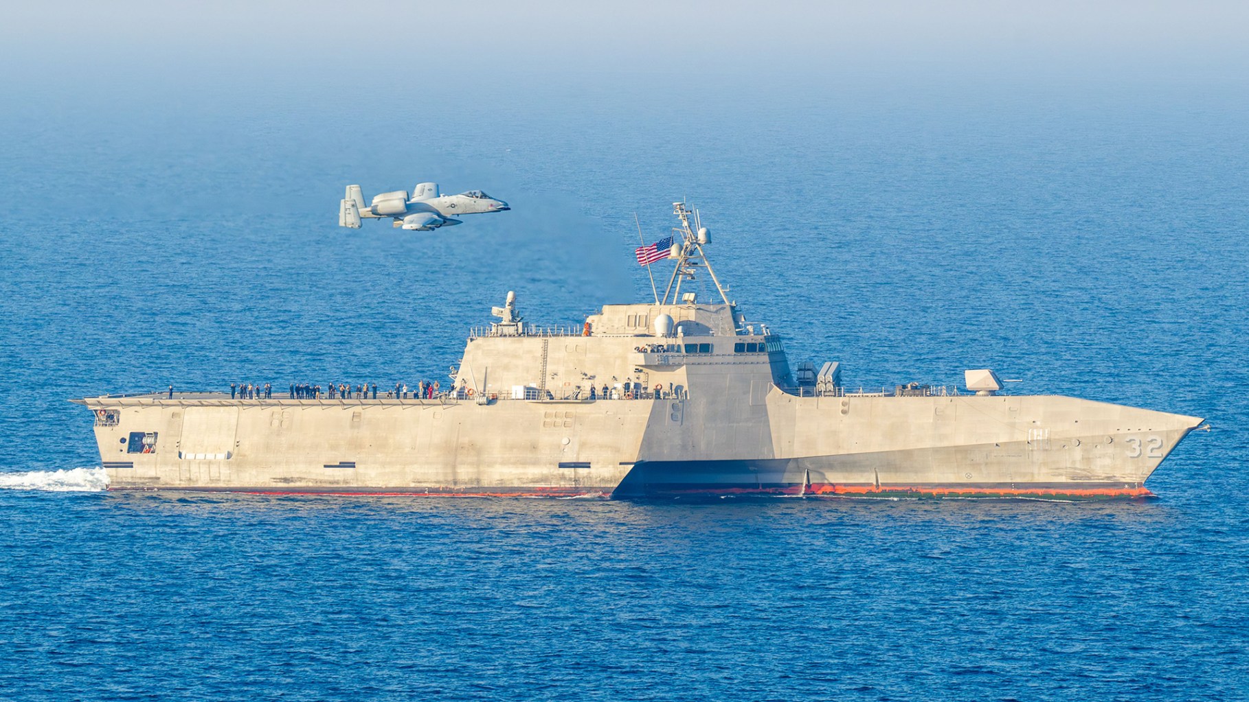 A-10 Warthog Protects Mine-Hunting Littoral Combat Ship In Persian Gulf ...