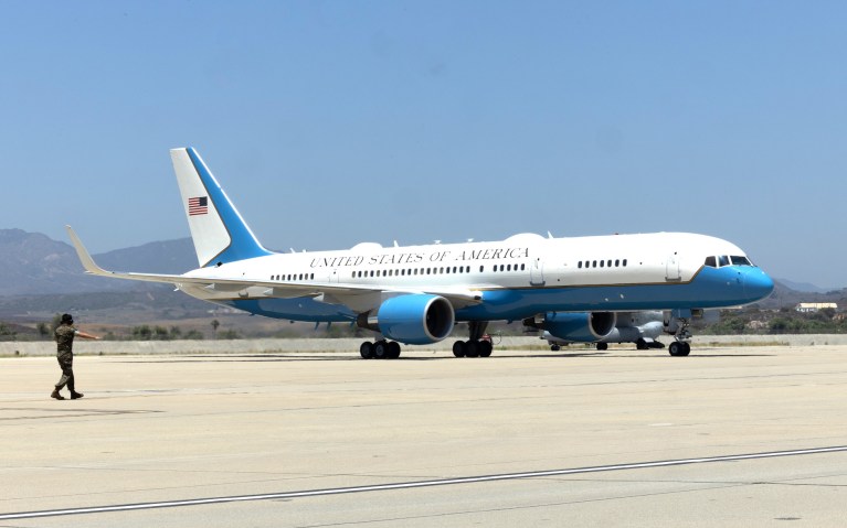 C-32A ‘Air Force Two' Jet Emerges Wearing Trump's New Air Force One ...