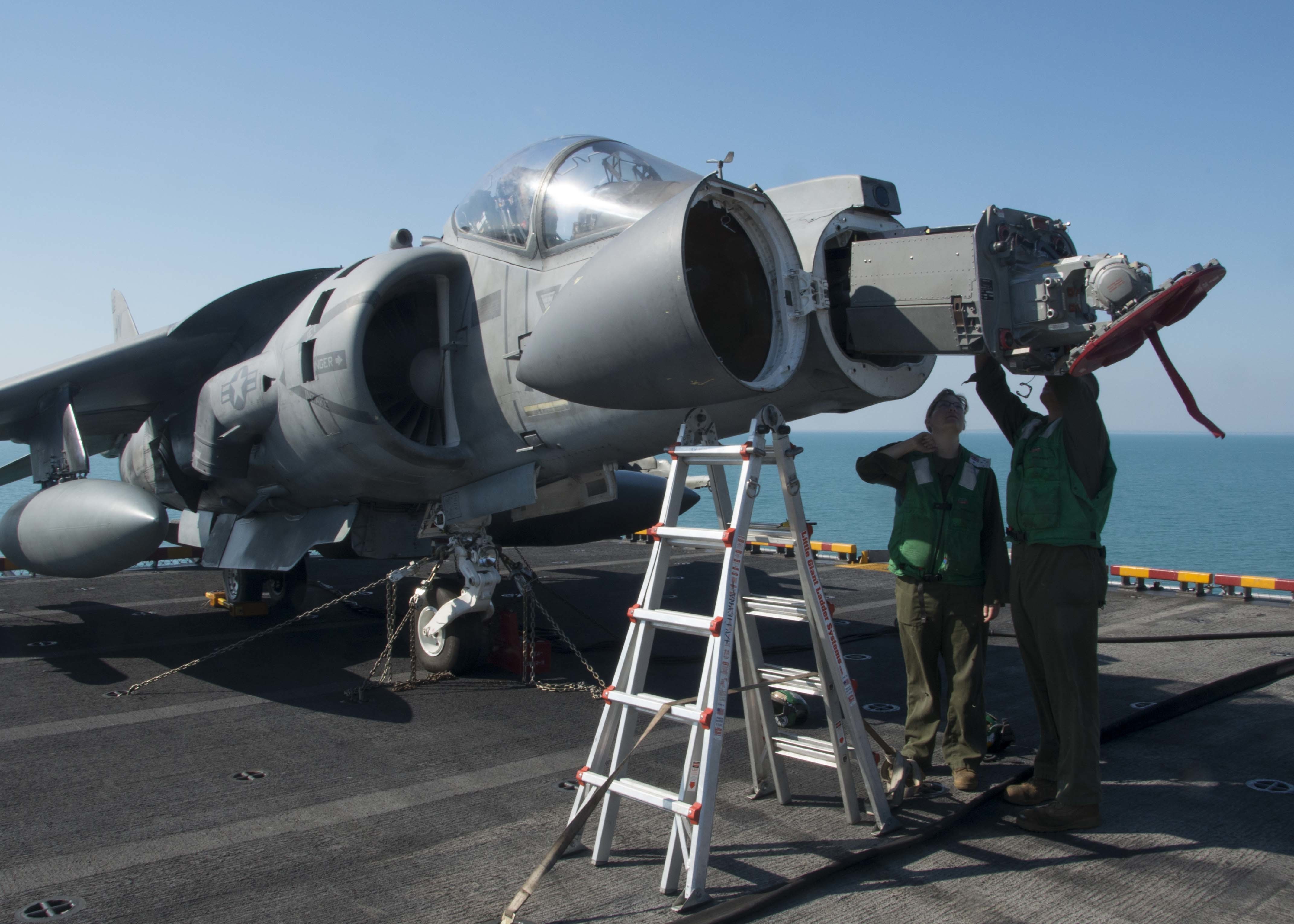 HMS Dragon joins French carrier strike group in the Arabian Sea - Navy ...