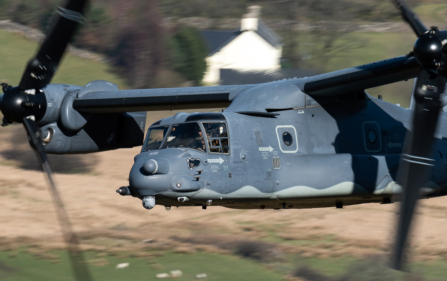 You've Never Seen Photos Of Low Flying Military Planes As Up Close And ...