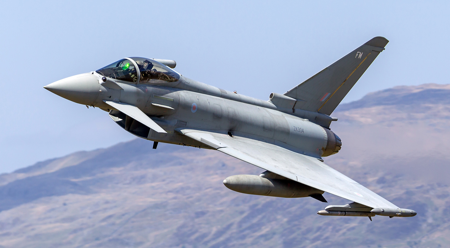 You've Never Seen Photos Of Low Flying Military Planes As Up Close And ...