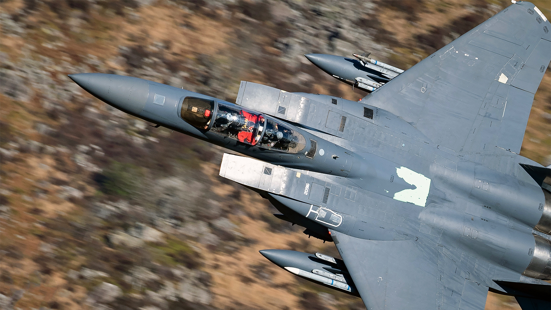 You've Never Seen Photos Of Low Flying Military Planes As Up Close And ...