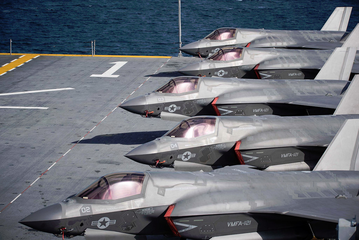 U.S. Amphibious Assault Ship In South China Sea With Unprecedentedly ...