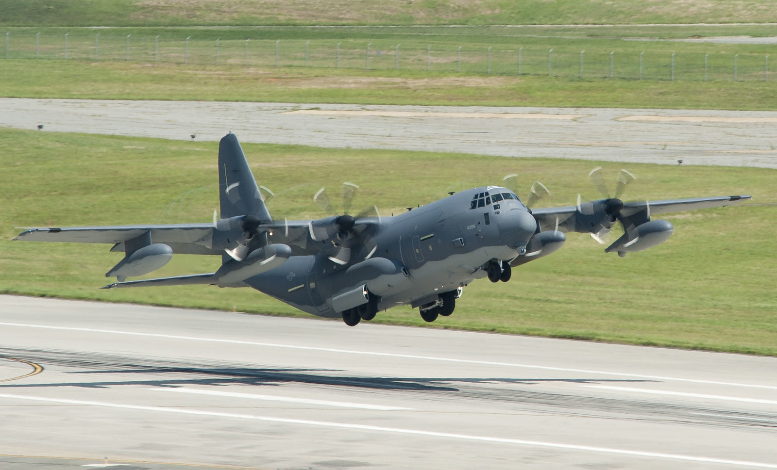 Watch Four U.S. Special Operations C-130s Roar Through A Valley ...