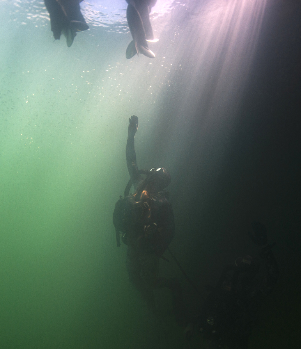 Dive Into These Incredible New Images Of Navy SEALs Operating Underwater