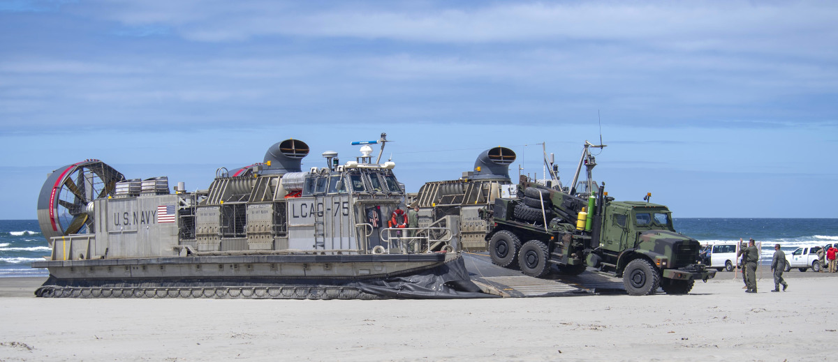 Navy Hovercraft Storm Beaches In Oregon And Washington In Preparation ...