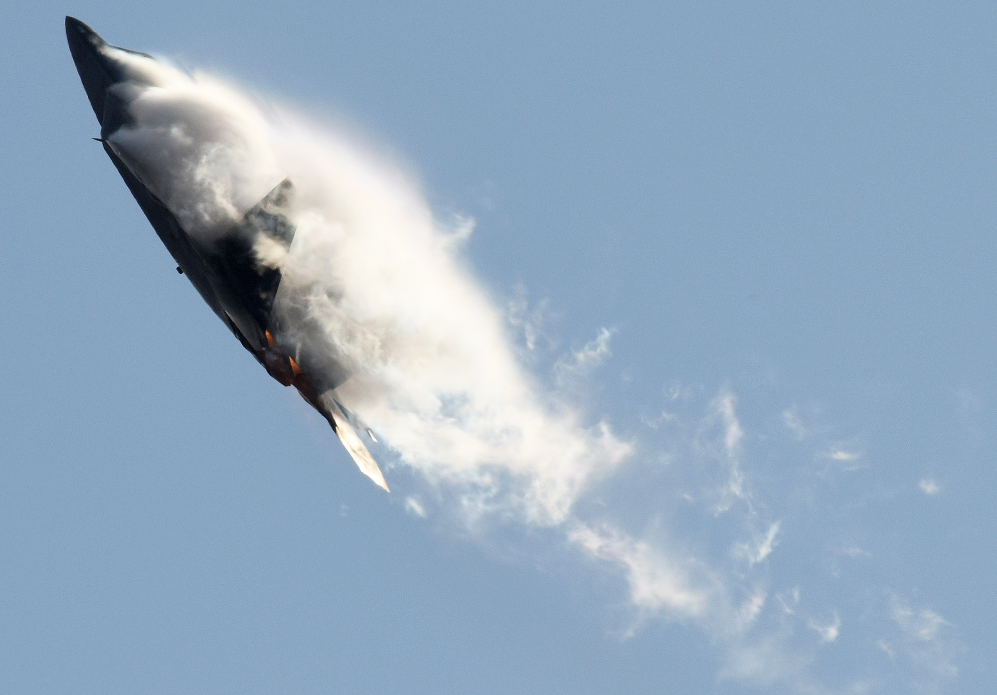 You Have To See The Rest Of This Shot Of An F-22 Tearing Across A ...