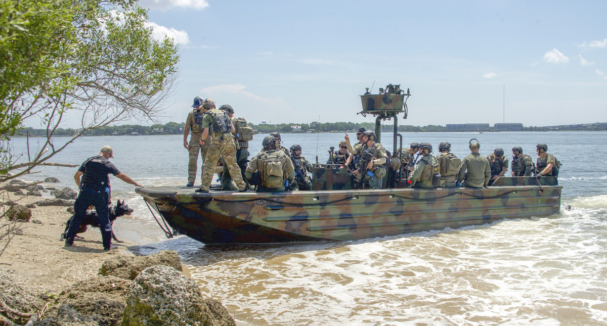 This Is Our Best Look Yet At The Elite FBI Hostage Rescue Team's UH-60 ...