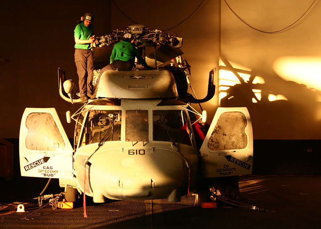 Veteran Navy Pilot Shares 10 Interesting Things About Flying Seahawk ...