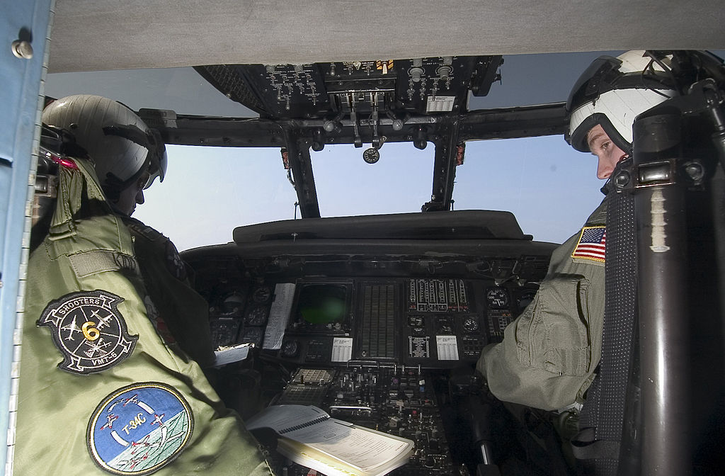 Veteran Navy Pilot Shares 10 Interesting Things About Flying Seahawk ...