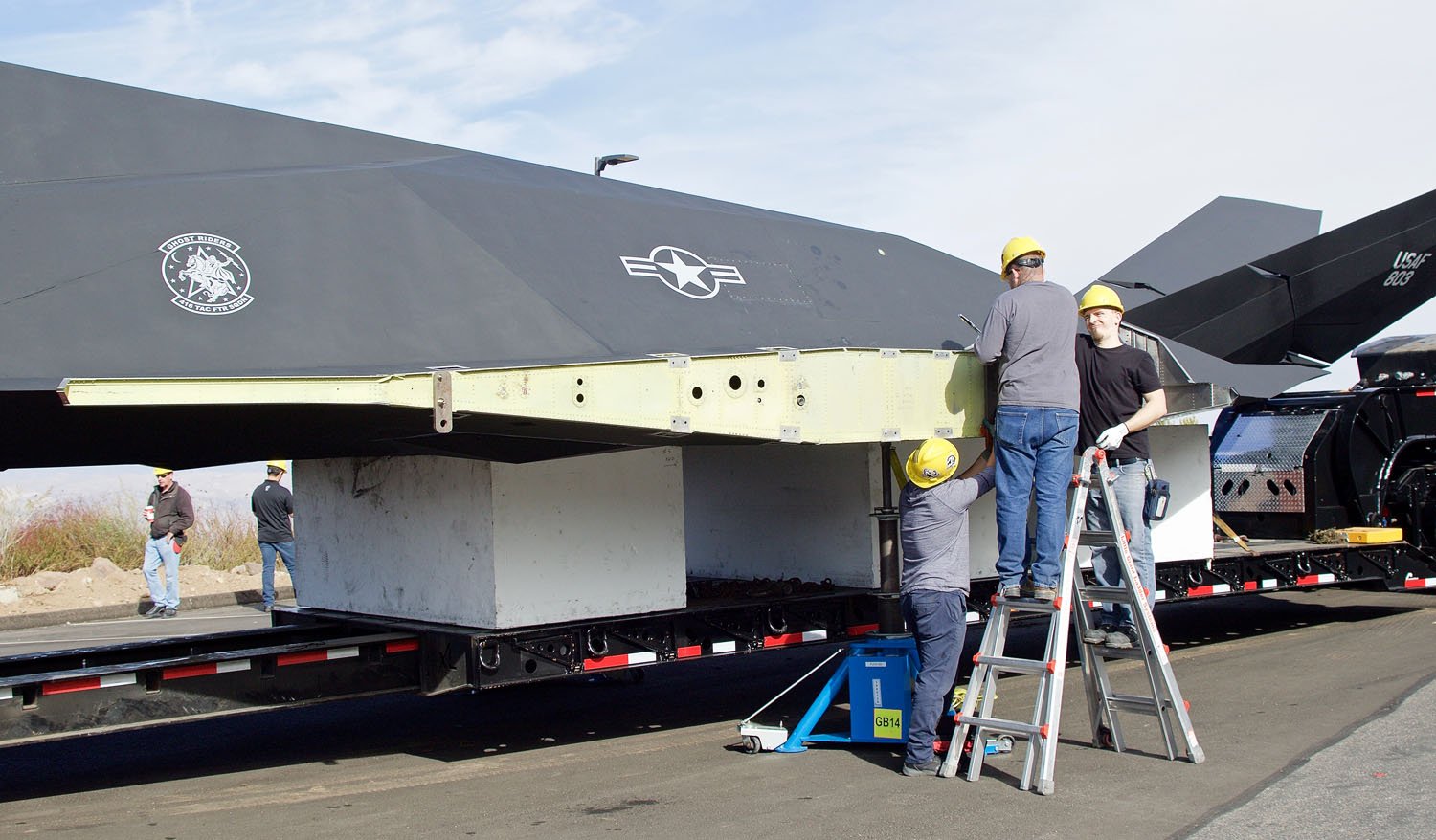 Check Out These Exclusive Shots Of An F-117 Stealth Jet Arriving At The ...