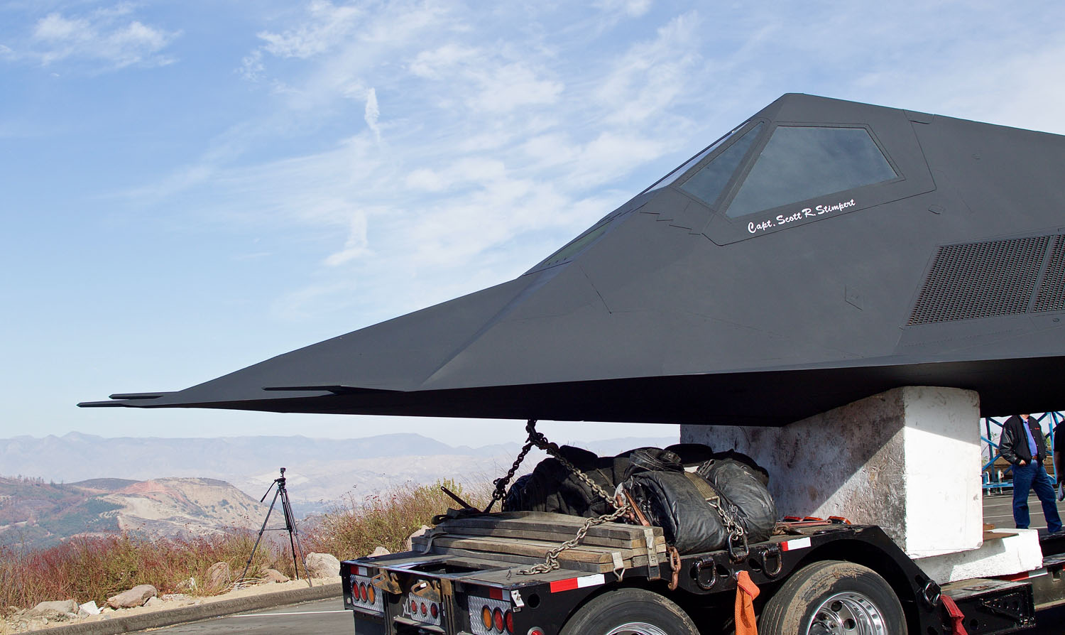 Check Out These Exclusive Shots Of An F-117 Stealth Jet Arriving At The ...