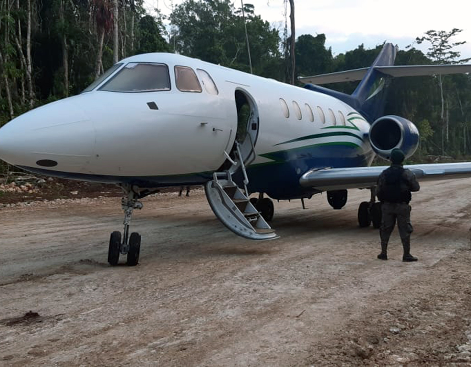 Gutsy Guatemalan Air Force Pilot Deserves A Raise For Flying Out This ...