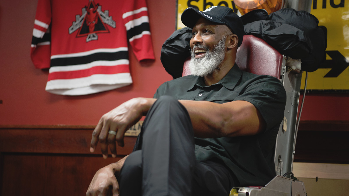 Watch NBA Legend Karl Malone Take The Controls Of A B-52 Bomber In Flight