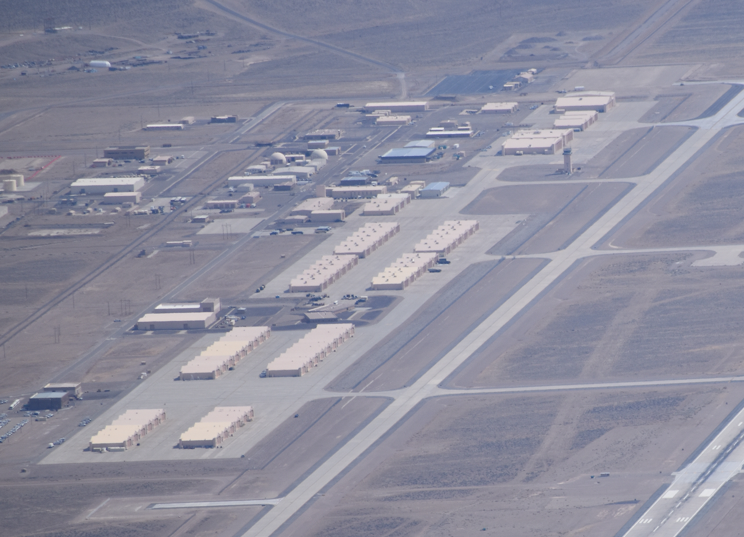 Pilot Takes Amazing Images Of Area 51 And Tonopah Air Base While ...