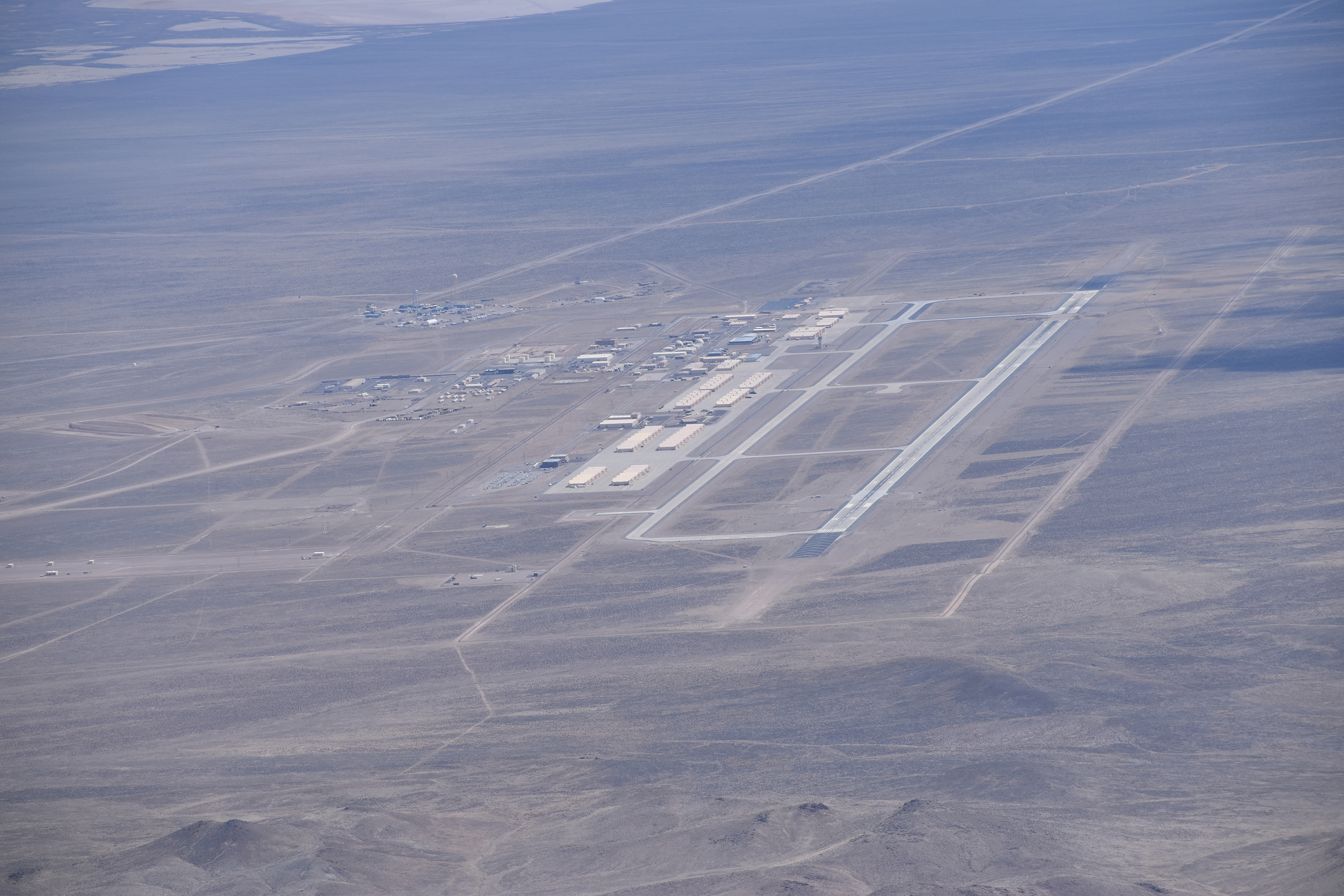 Pilot Takes Amazing Images Of Area 51 And Tonopah Air Base While ...