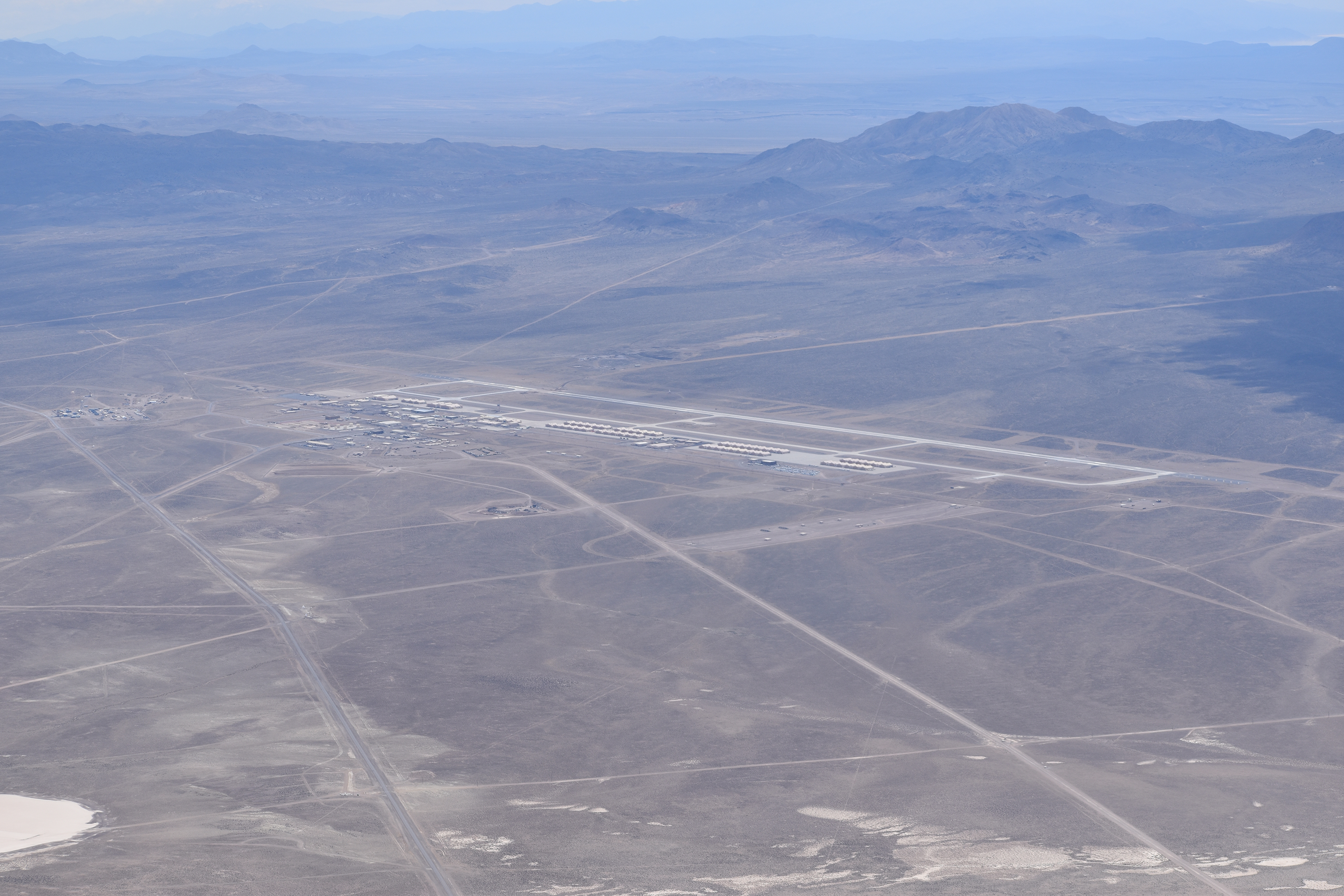 Pilot Takes Amazing Images Of Area 51 And Tonopah Air Base While ...