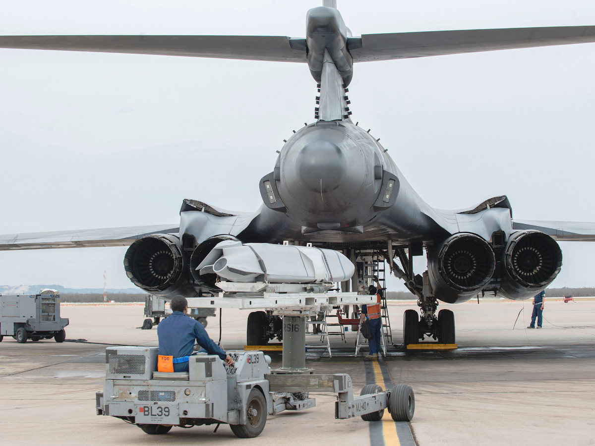 Air Force Wants To Use External Pylons To Arm The B-1B Bomber With 31 ...