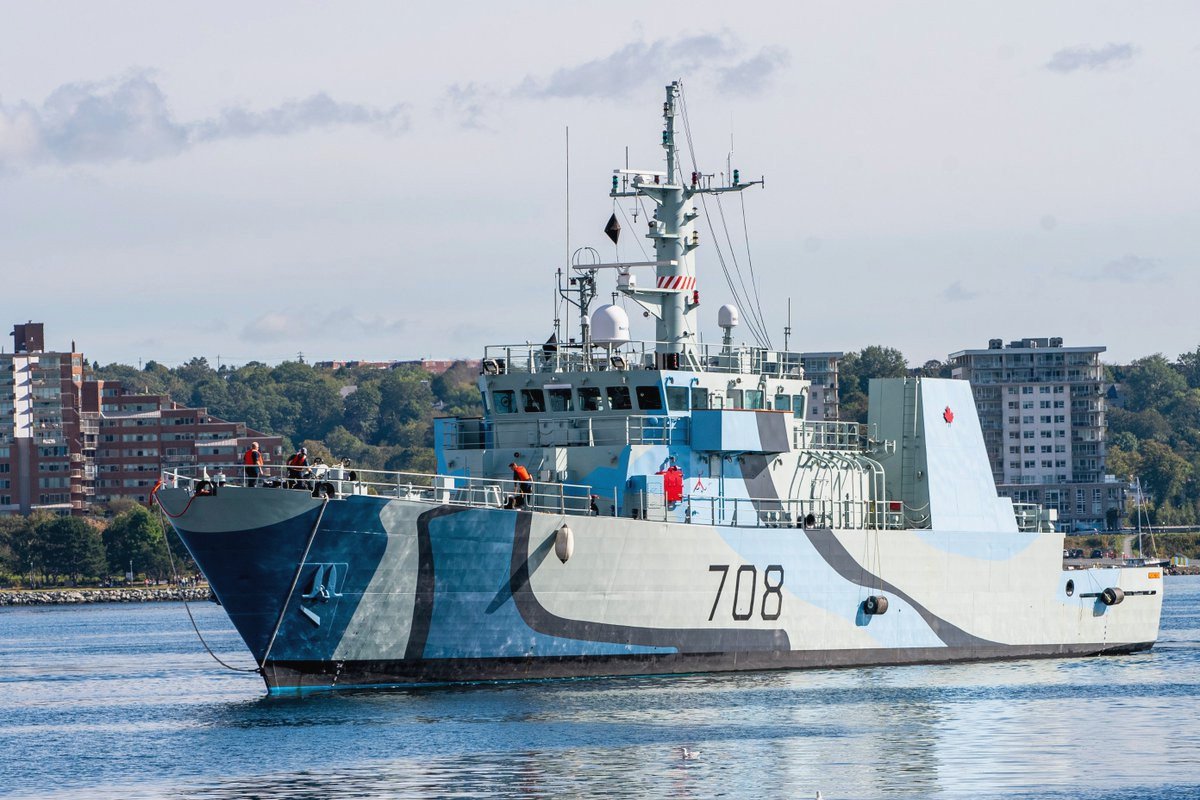 Check Out This Canadian Frigate Painted In World War II Era Dazzle ...