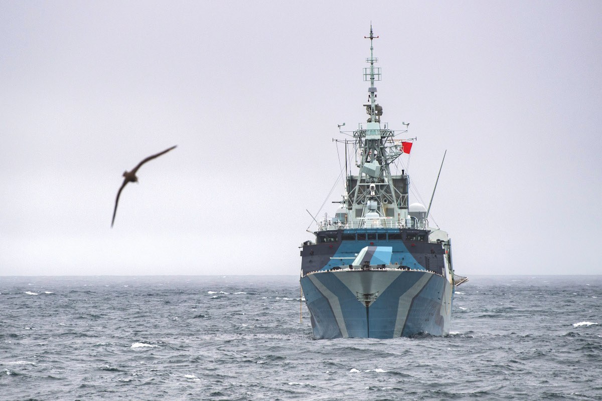 Check Out This Canadian Frigate Painted In World War II Era Dazzle ...