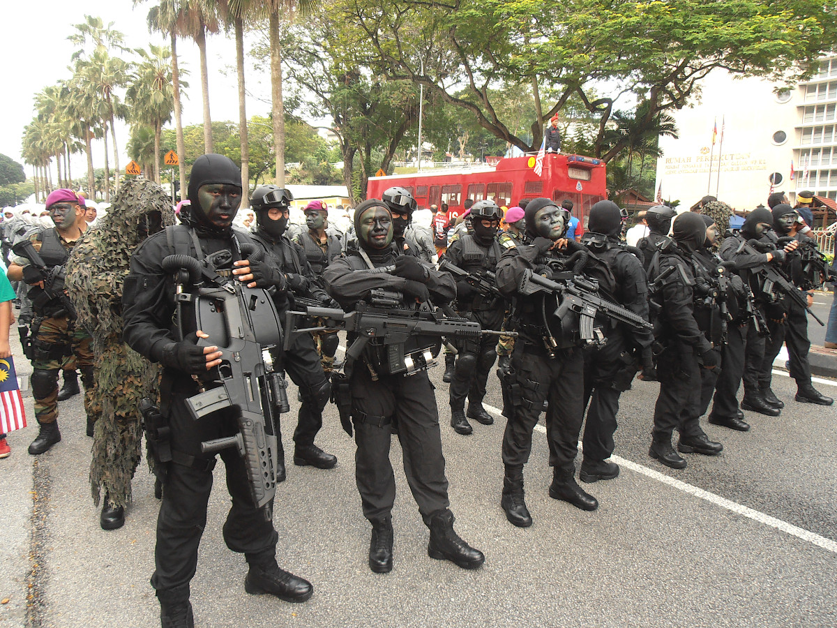 The Army's Aborted XM8 "Starship Troopers" Rifle Lived On In The Hands ...