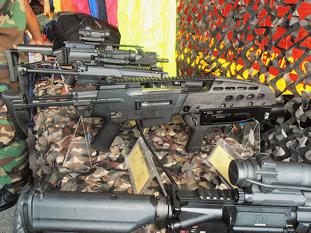 The Army's Aborted XM8 "Starship Troopers" Rifle Lived On In The Hands ...