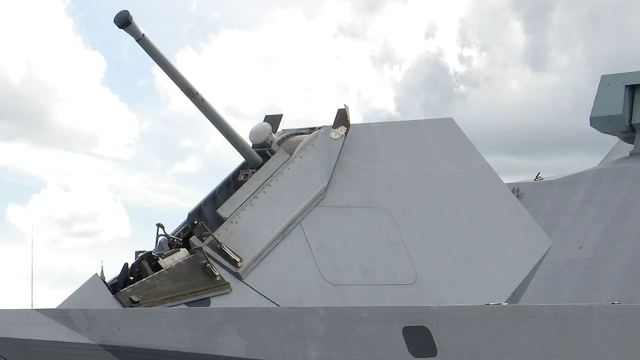 Navy's Stealthy Zumwalt Destroyer Has Finally Fired Its 30mm Guns For ...