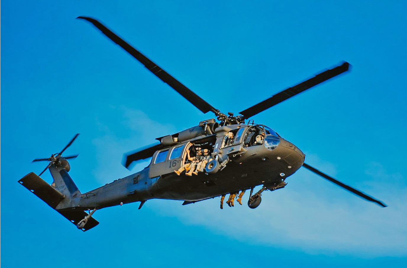 Military Helicopters Descend On Washington In Bizarre Very Low-Altitude ...