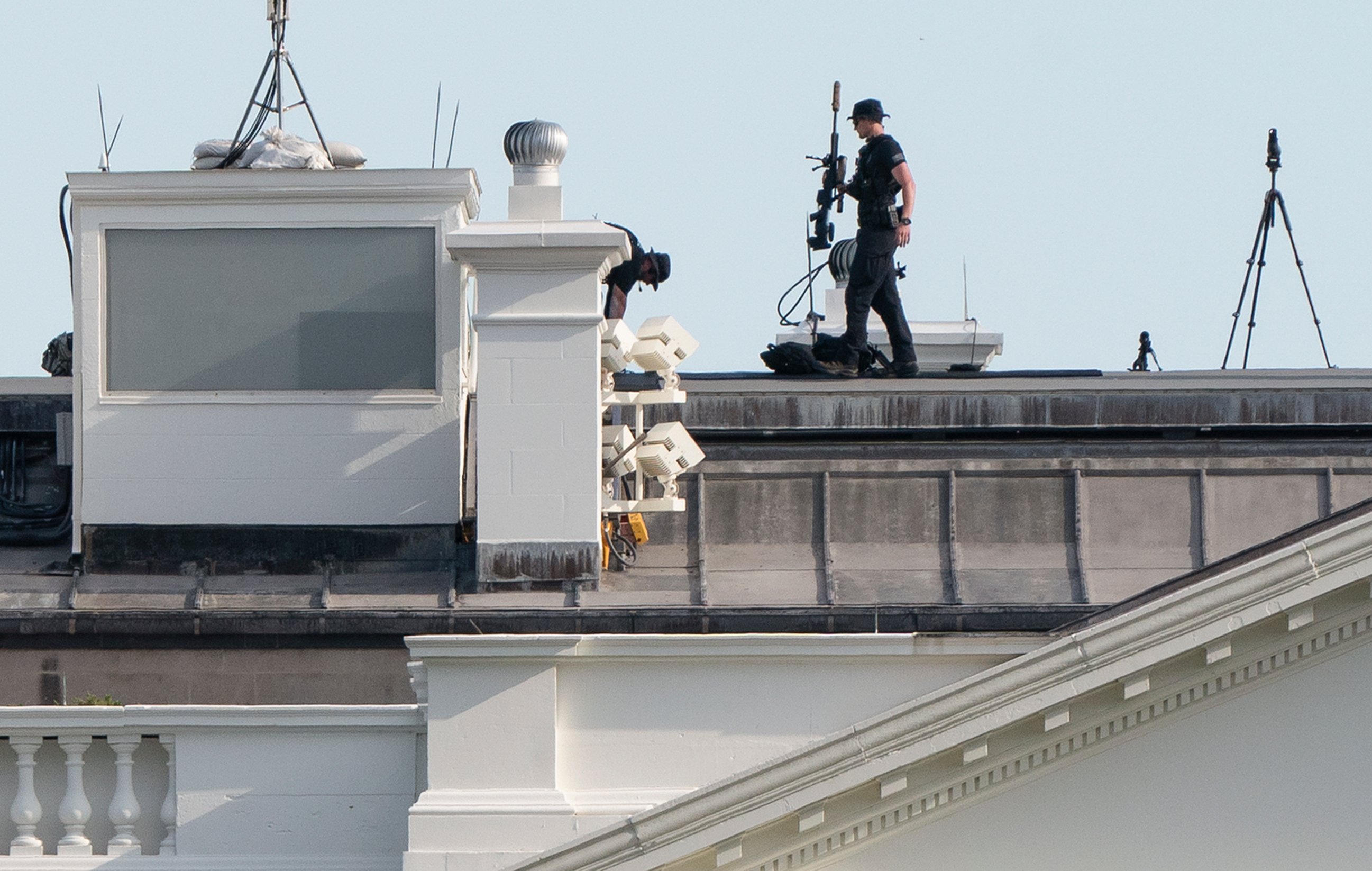 About That Huge Rifle The Secret Service Sniper Was Carrying During ...
