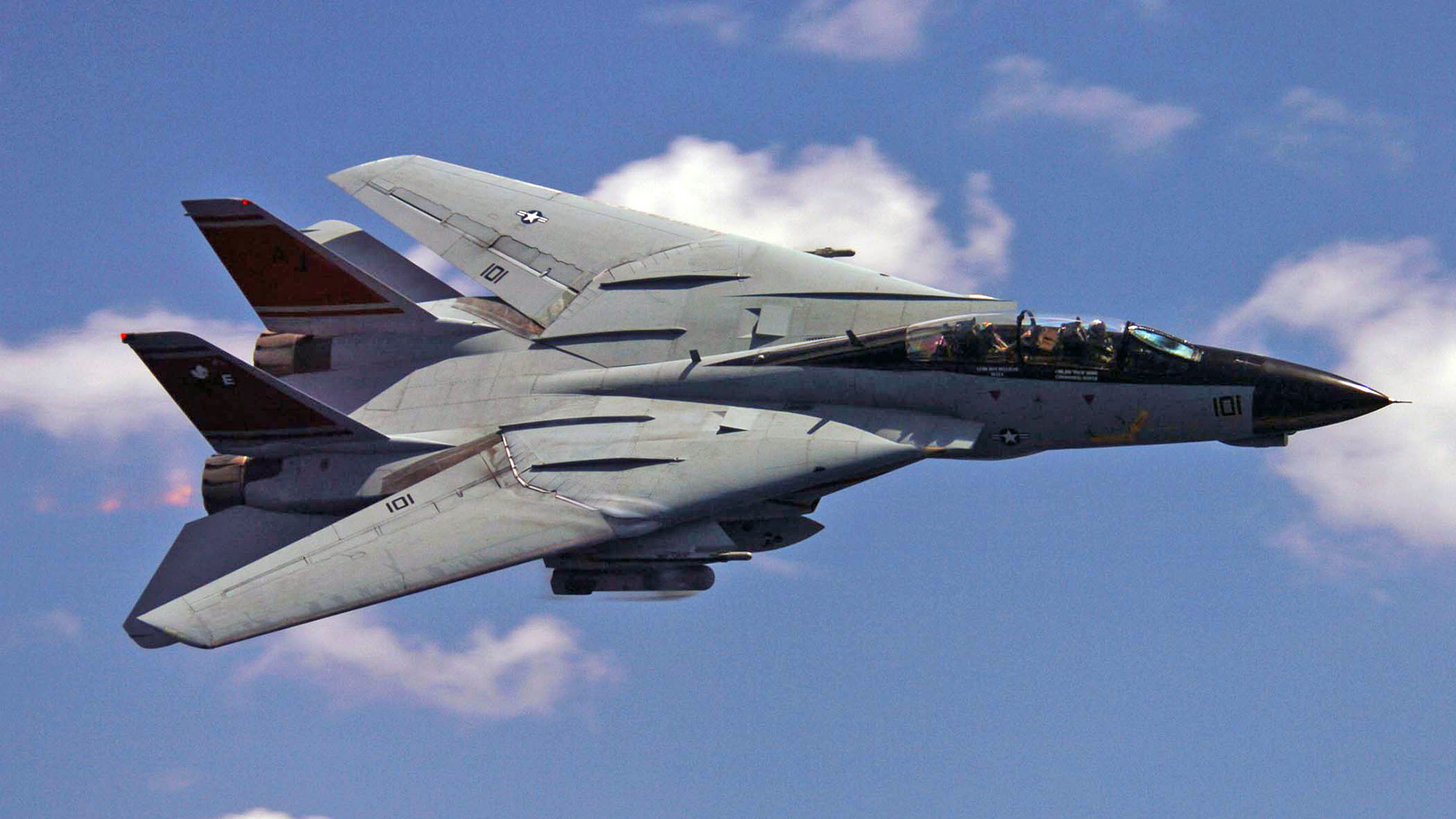 This Crazy Video Of An F-14 Tomcat Blasting By Another At High-Altitude ...