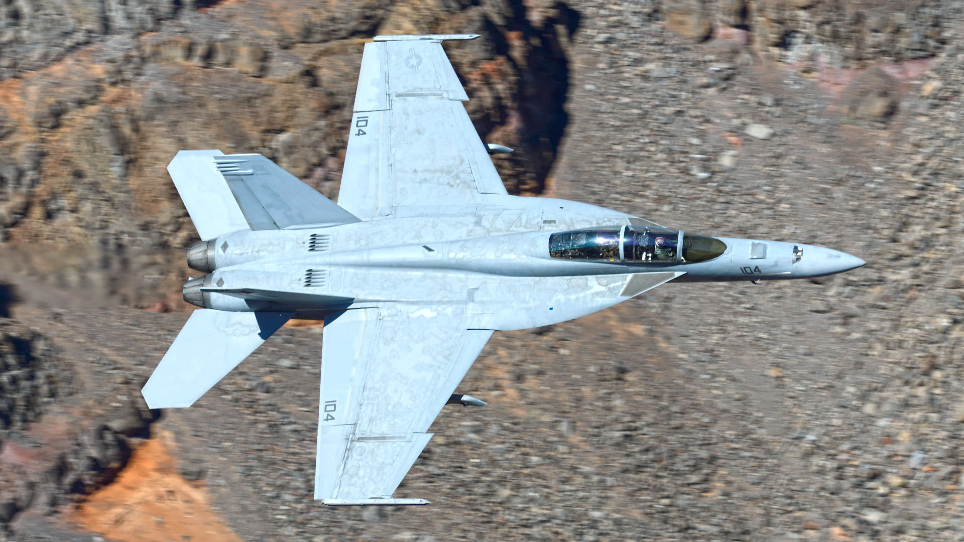 Tom Cruise’s Original “Maverick” Fighter Pilot Helmet From Top Gun Is ...