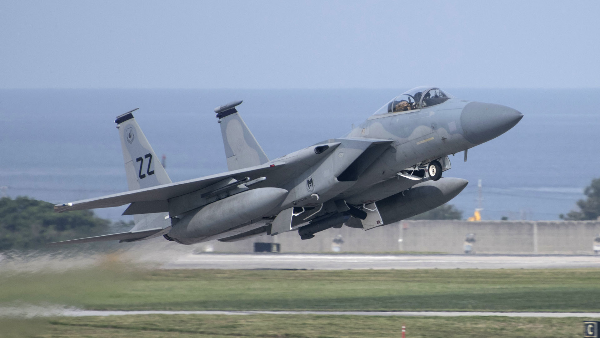Fully Armed Kadena F-15 Eagles Soar Over Saudi Arabia Wearing Some ...