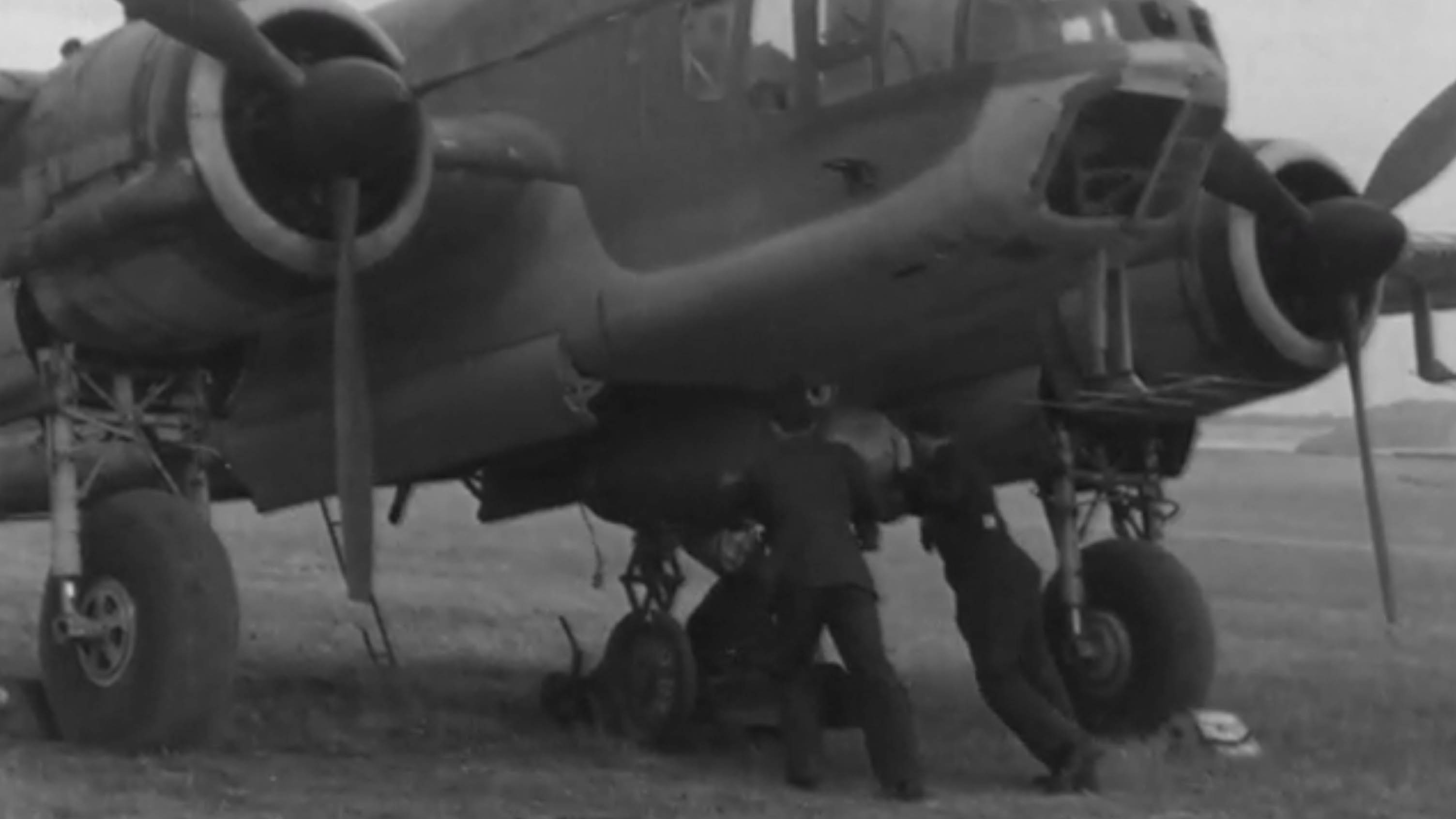 Royal Air Force Turned A Torpedo Bomber Into A Flying Flamethrower ...