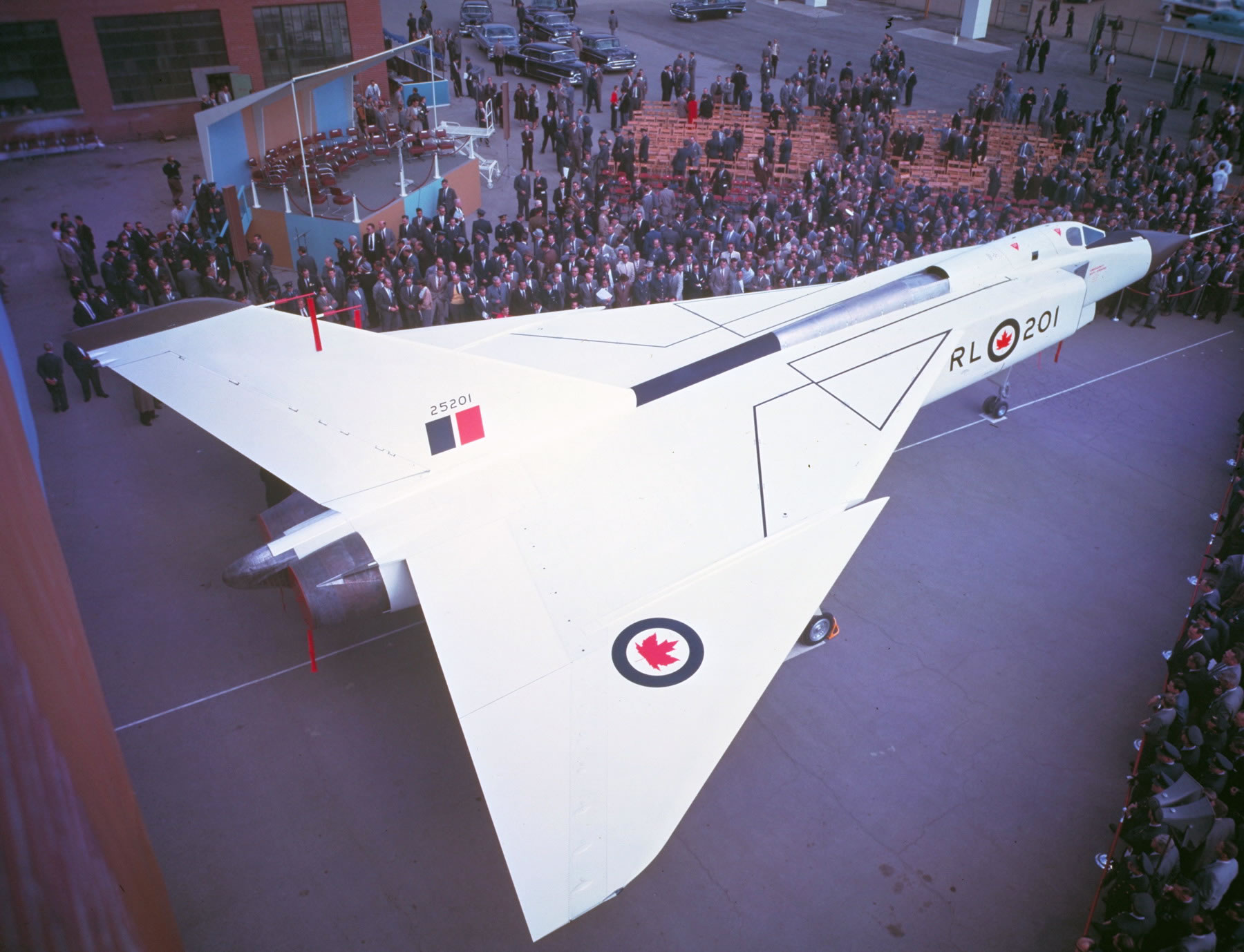 Canada’s CF-105 Arrow Interceptor Is The Cold War Legend That Refuses ...