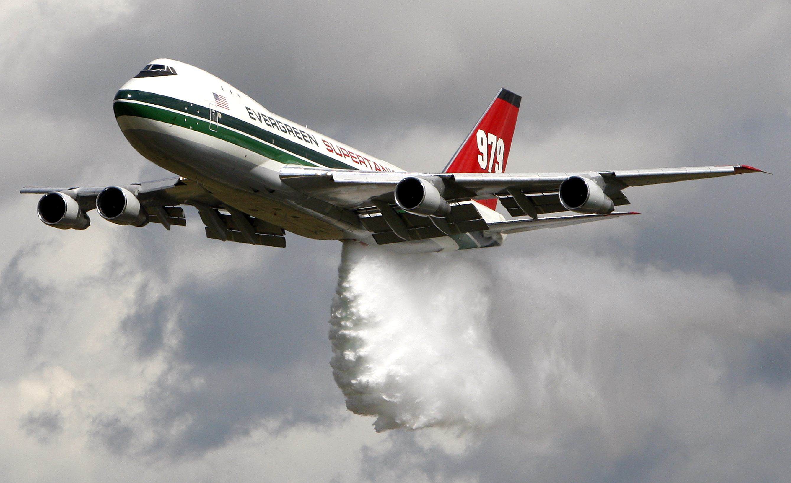 The Mighty Boeing 747 Supertanker May Have Fought Its Last Fire