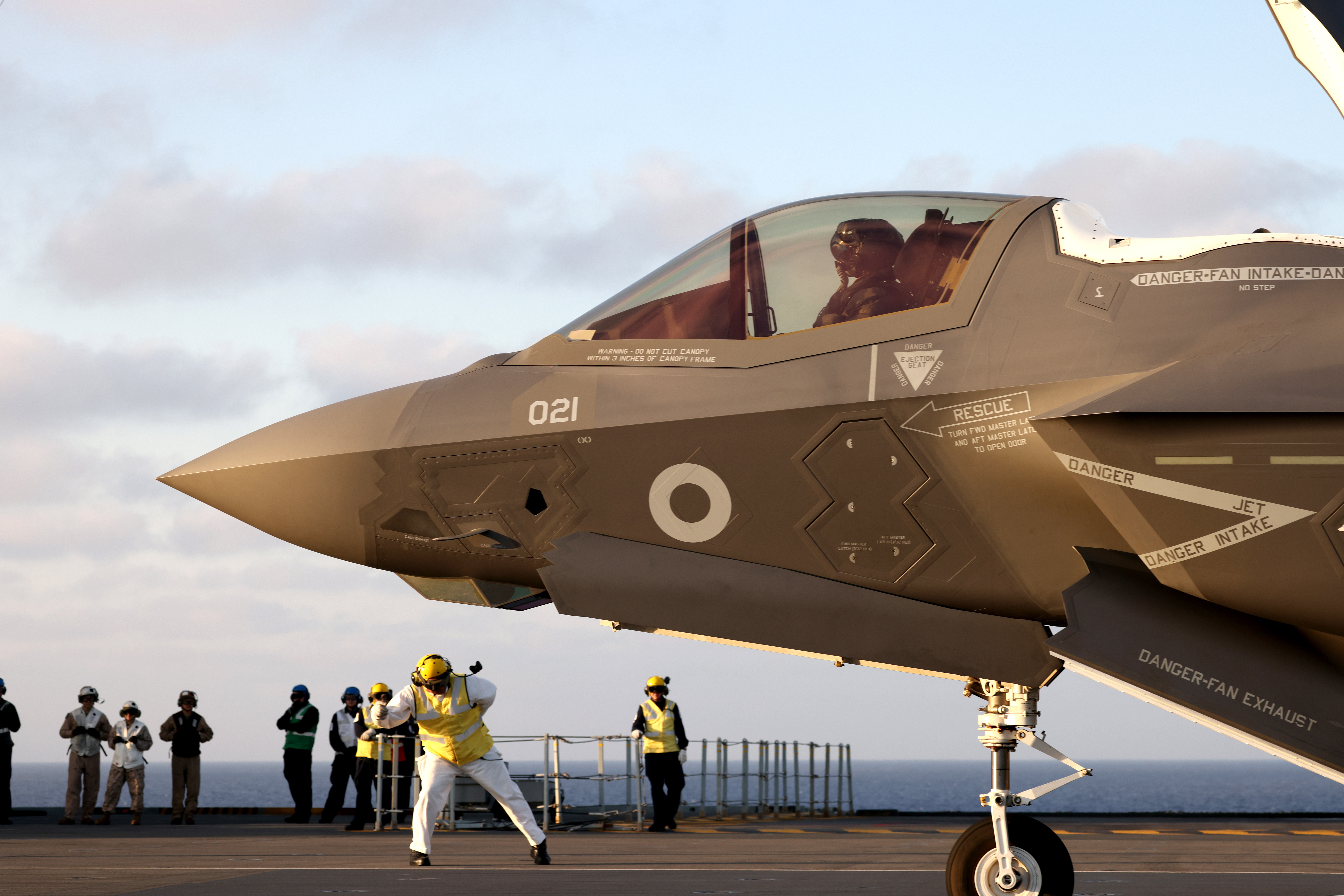 HMS Queen Elizabeth Is First British Carrier To Send Jets Into Combat ...