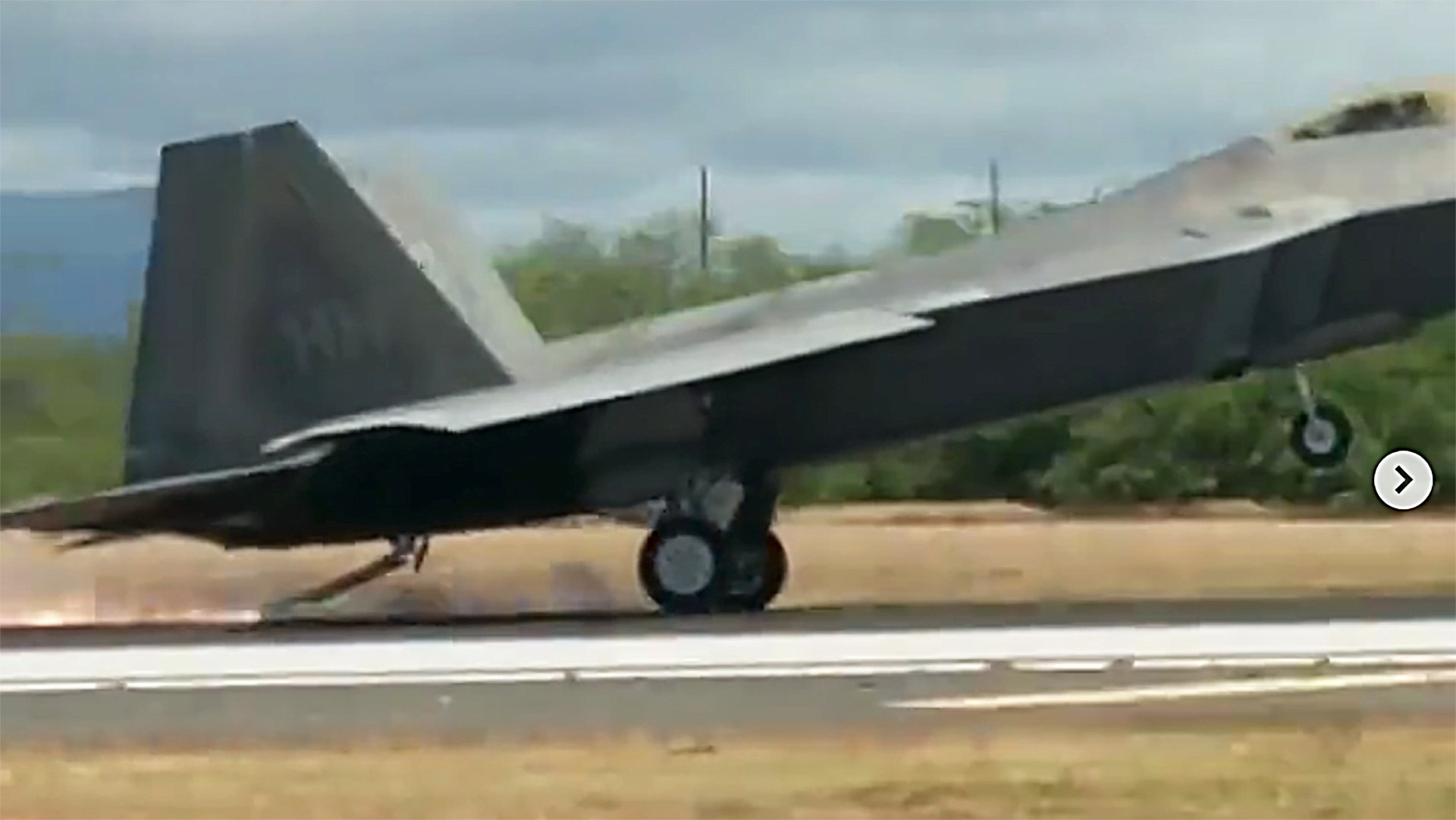 Watch This F-22 Raptor's Tailhook Catch The Arresting Wire During An ...